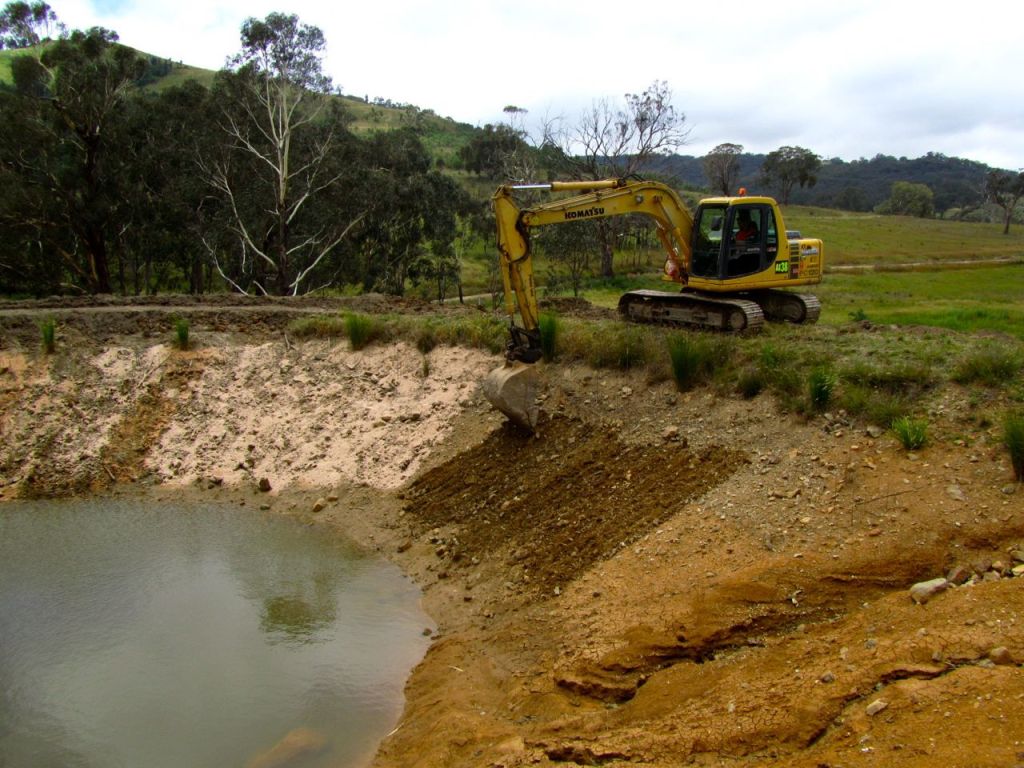 The saga of the middle dam - Milkwood: permaculture courses, skills ...