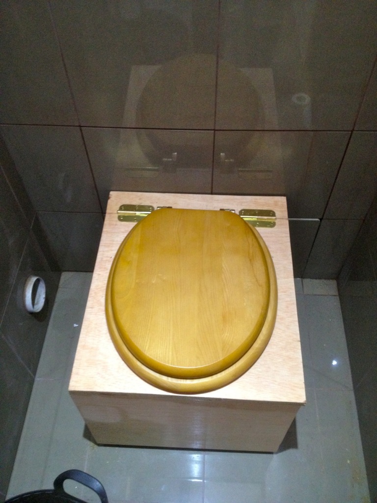 Building a Jenkins-style Lovable Loo for the Tinyhouse - Milkwood ...
