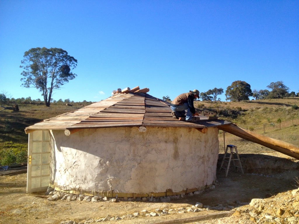 Roundhouse build: making a Reciprocal Roof - Milkwood: permaculture ...