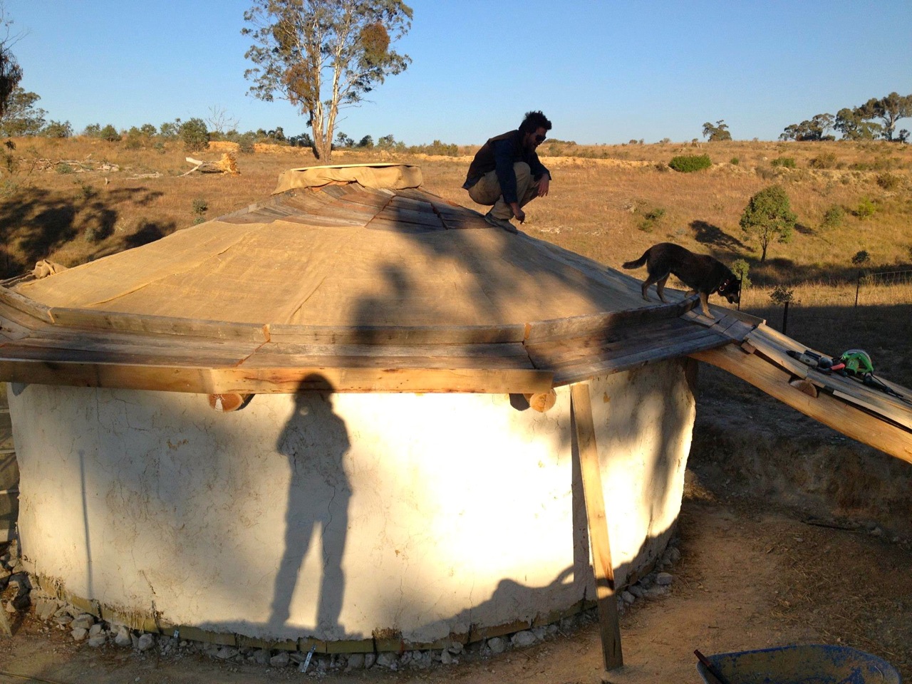 Roundhouse build: making a Living Roof - Milkwood