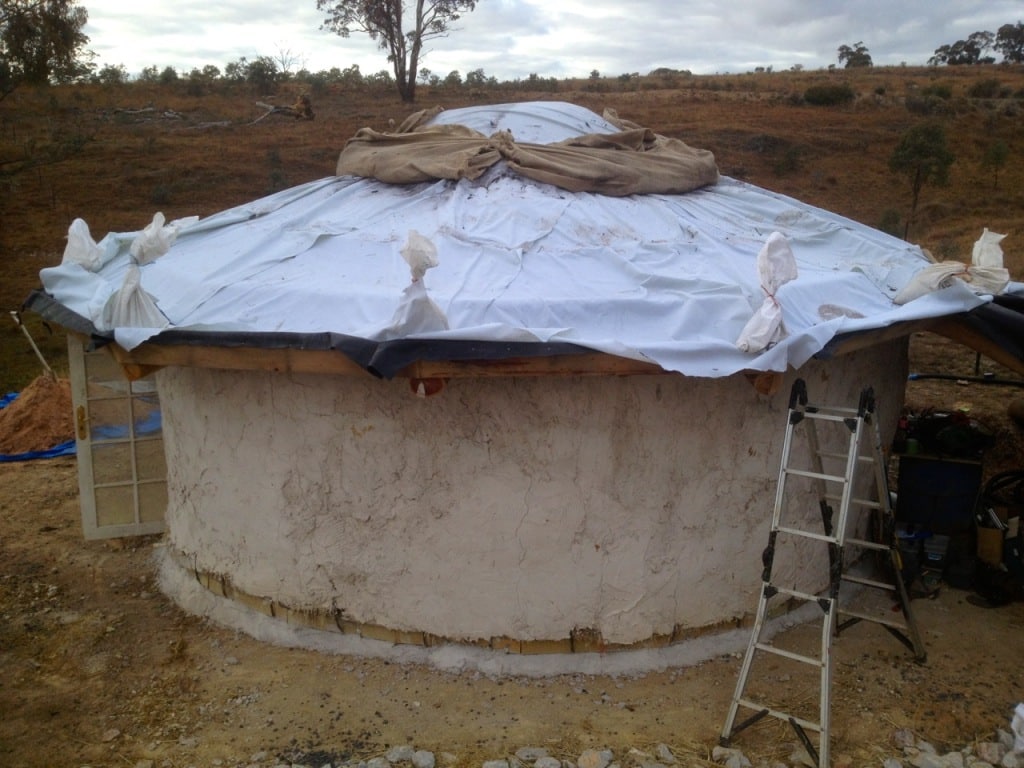 Roundhouse build: making a Living Roof - Milkwood