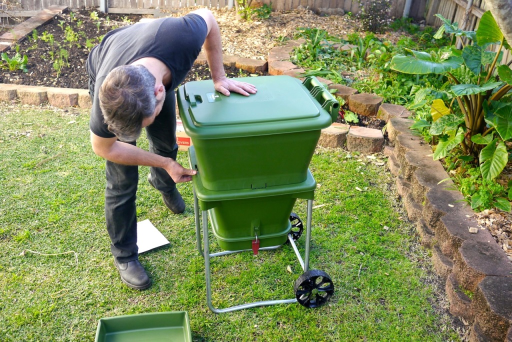 Trying out the Hungry bin Wormfarm - Milkwood: permaculture courses ...